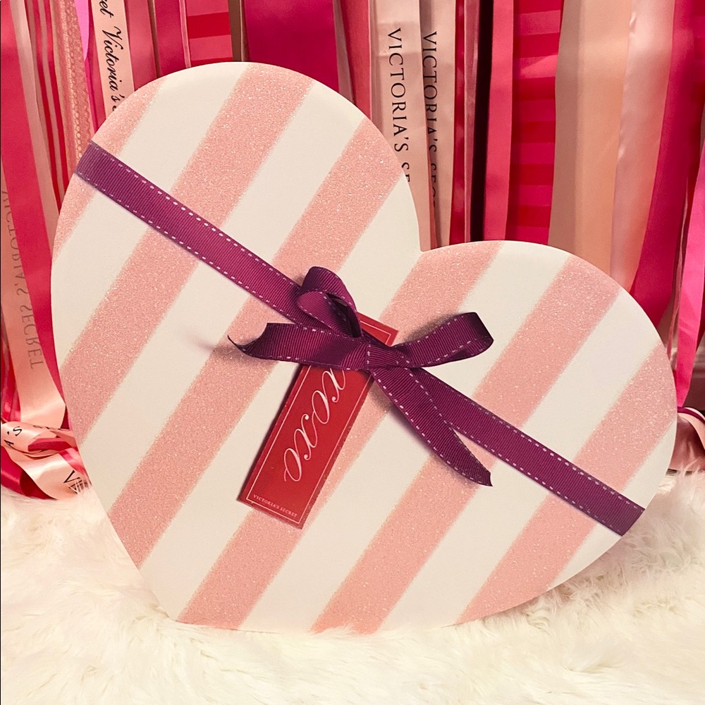 Rare Victoria's Secret Heart Store Prop W/Shimmer - Gem